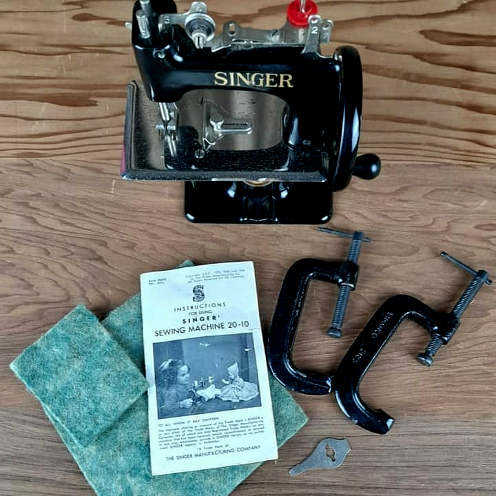 1930s Singer Children’s Sewing Machine 20-10 – Made In Italy « The Beatniks